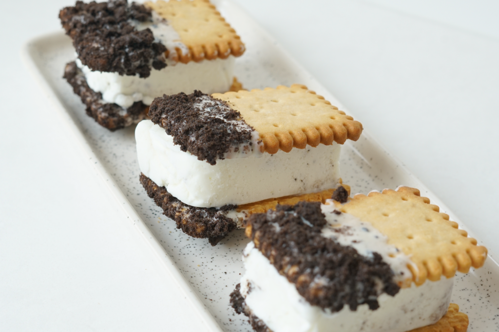 Try Our Cookies And Cream Gelato Sandwich - Gelatissimo